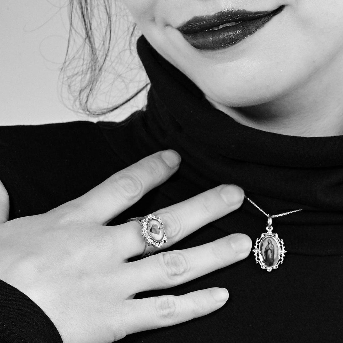 Retablo Small Oval Framed Charm Ring - Gold – Virgins Saints & Angels